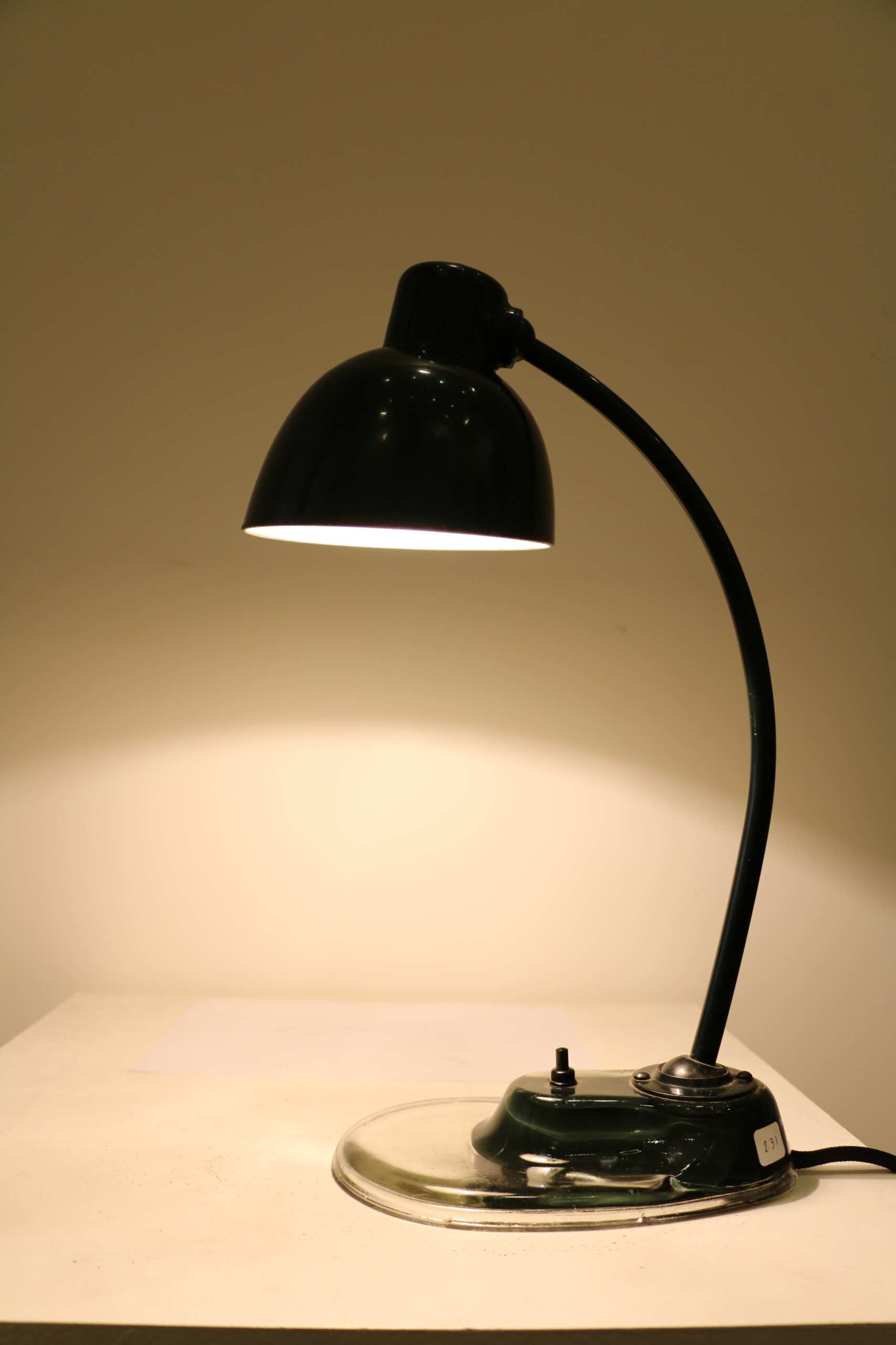 Marianne Brandt — Lampe Bauhaus, fin des années 1930 – Avant-Garde gallery Marianne Brandt — Lampe Bauhaus, fin des années 1930 – Avant-Garde gallery